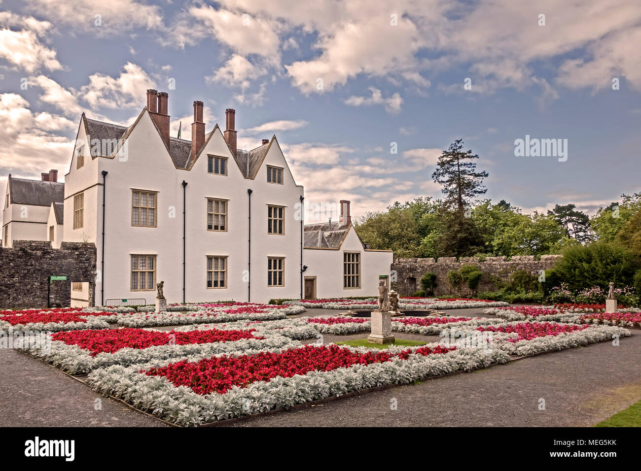 St fagans castle hi-res stock photography and images - Alamy