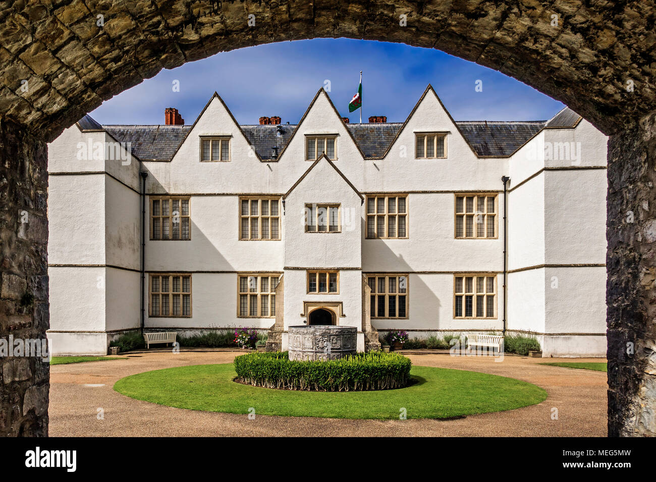 St fagans castle hi-res stock photography and images - Alamy