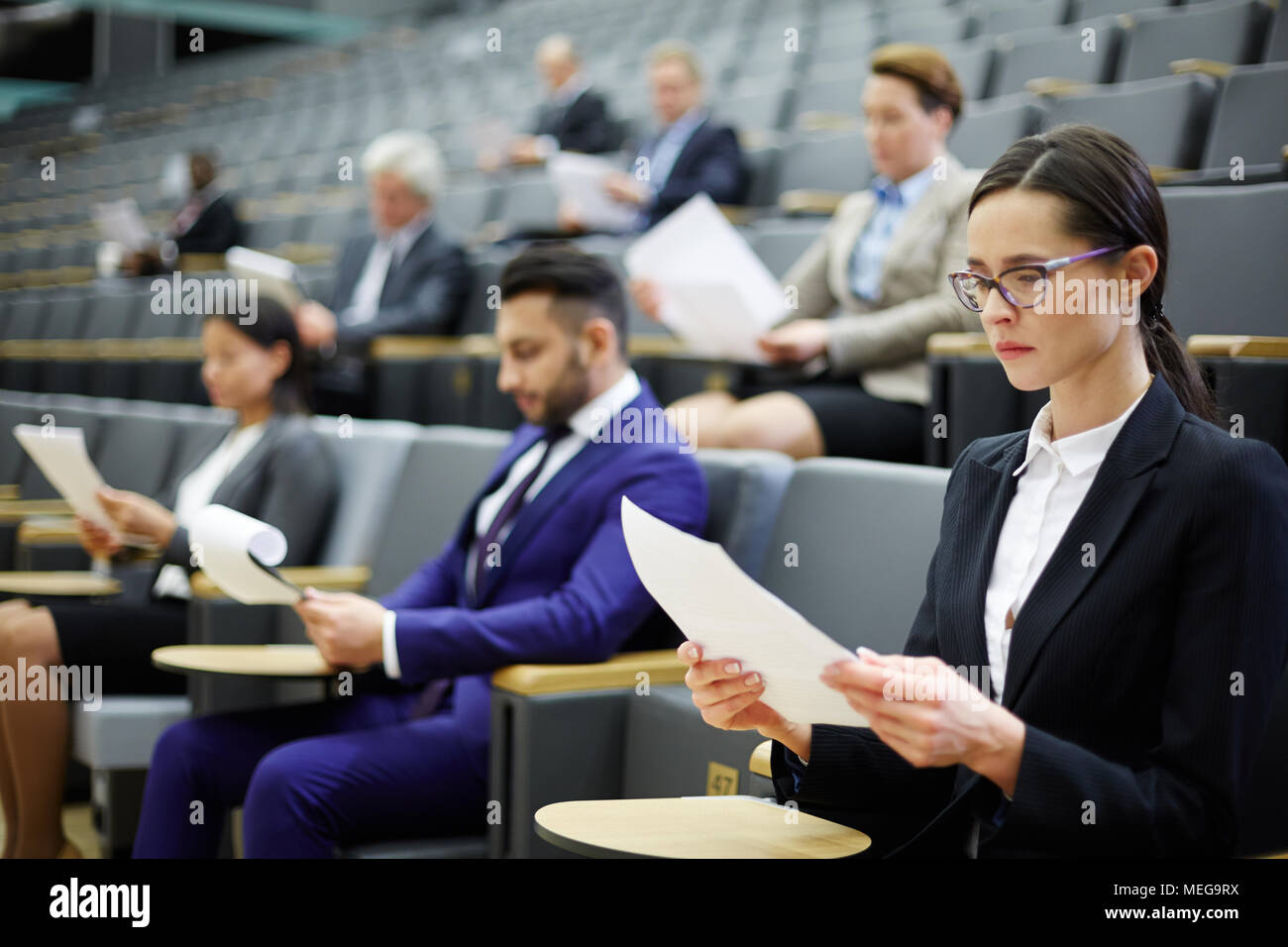 Young reading audience hi-res stock photography and images - Alamy