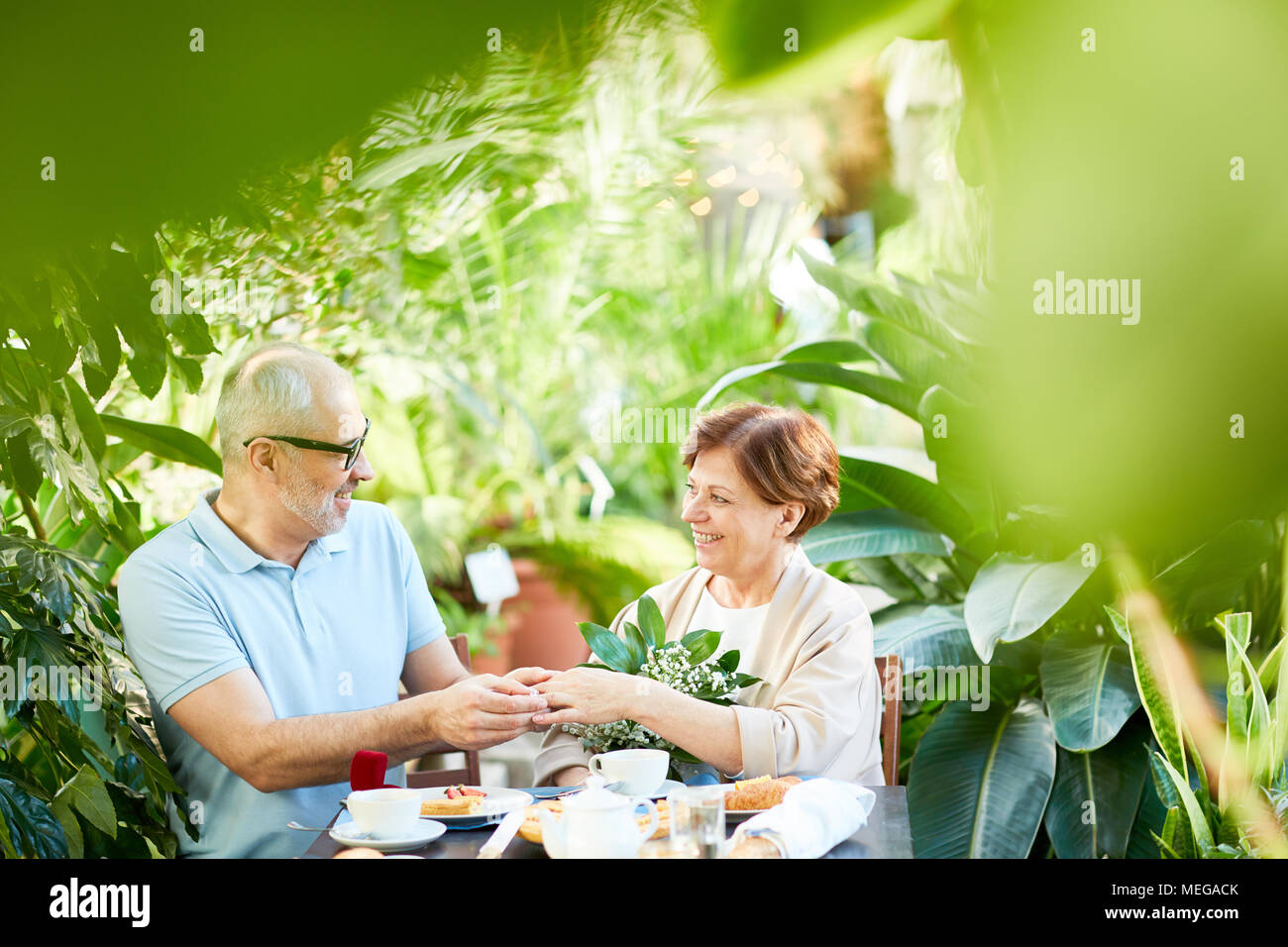 Man woman romantic natural hi-res stock photography and images - Alamy