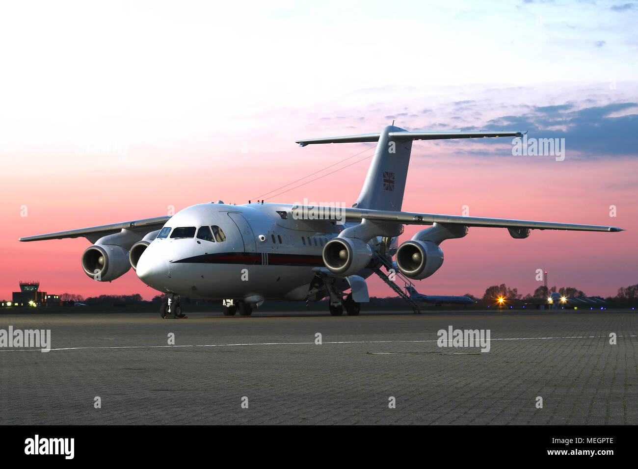 Bae 146 aircraft 32 squadron hi-res stock photography and images - Alamy