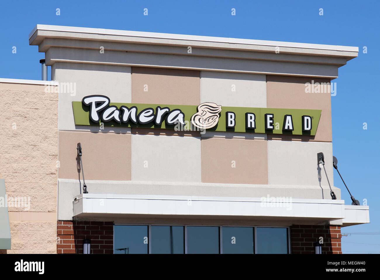Panera restaurant sign building hi-res stock photography and images - Alamy