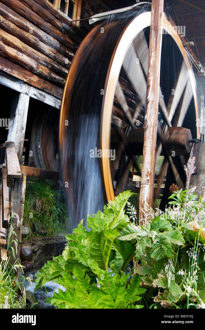 Moving waterwheel hi-res stock photography and images - Alamy