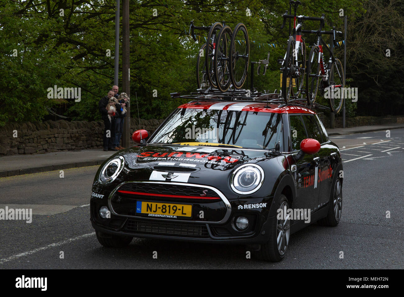 Cycling team support vehicle hi-res stock photography and images - Alamy