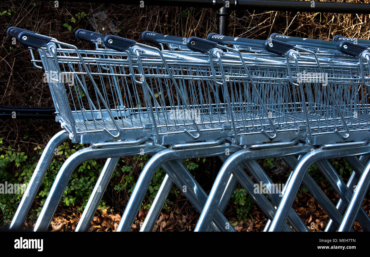 Push trolleys hi-res stock photography and images - Alamy