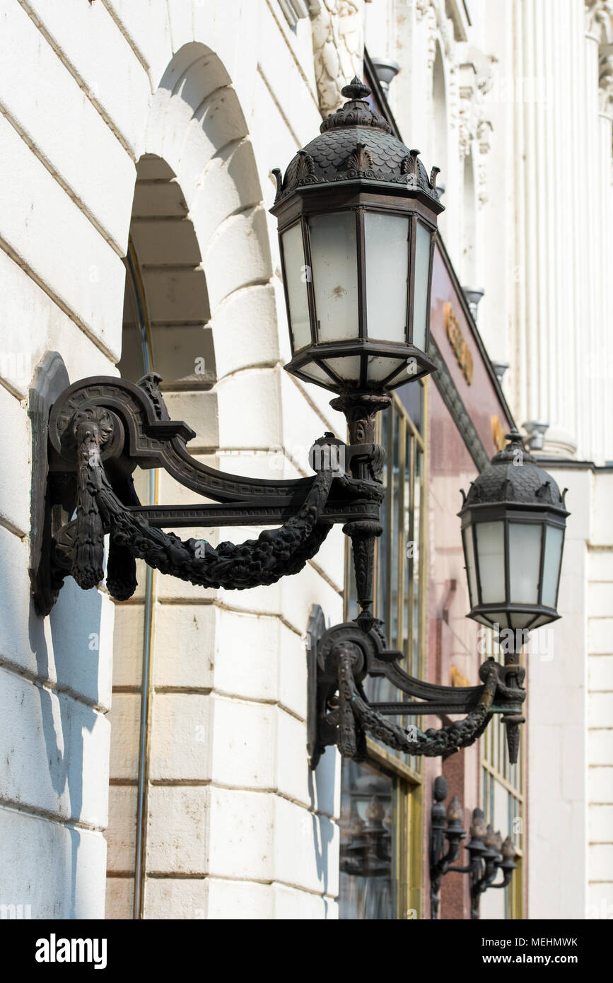 street lights in the center of the building Stock Photo - Alamy