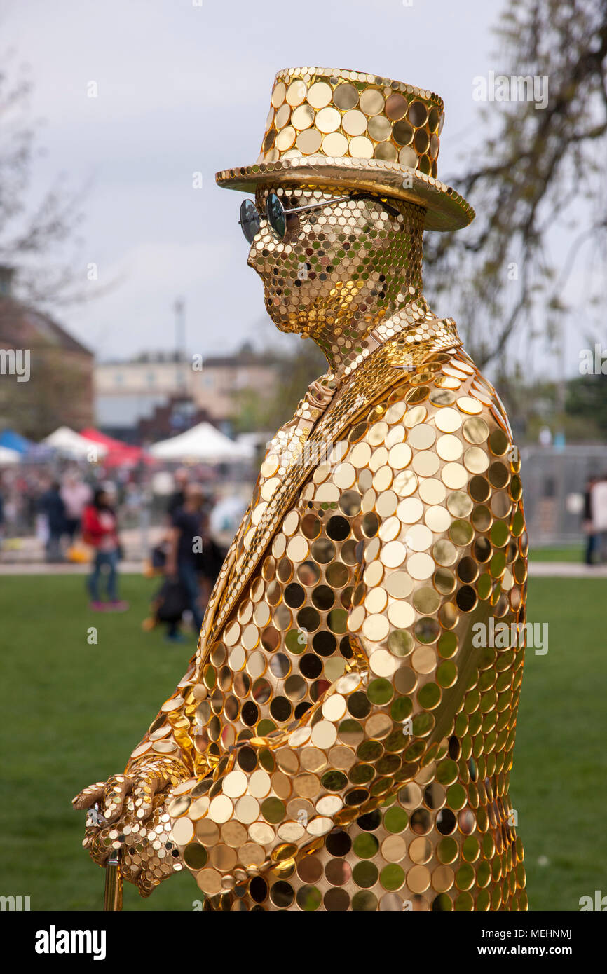Stratford upon Avon, Warwickshire, 22nd April 2018. The Gold Mirror man ...