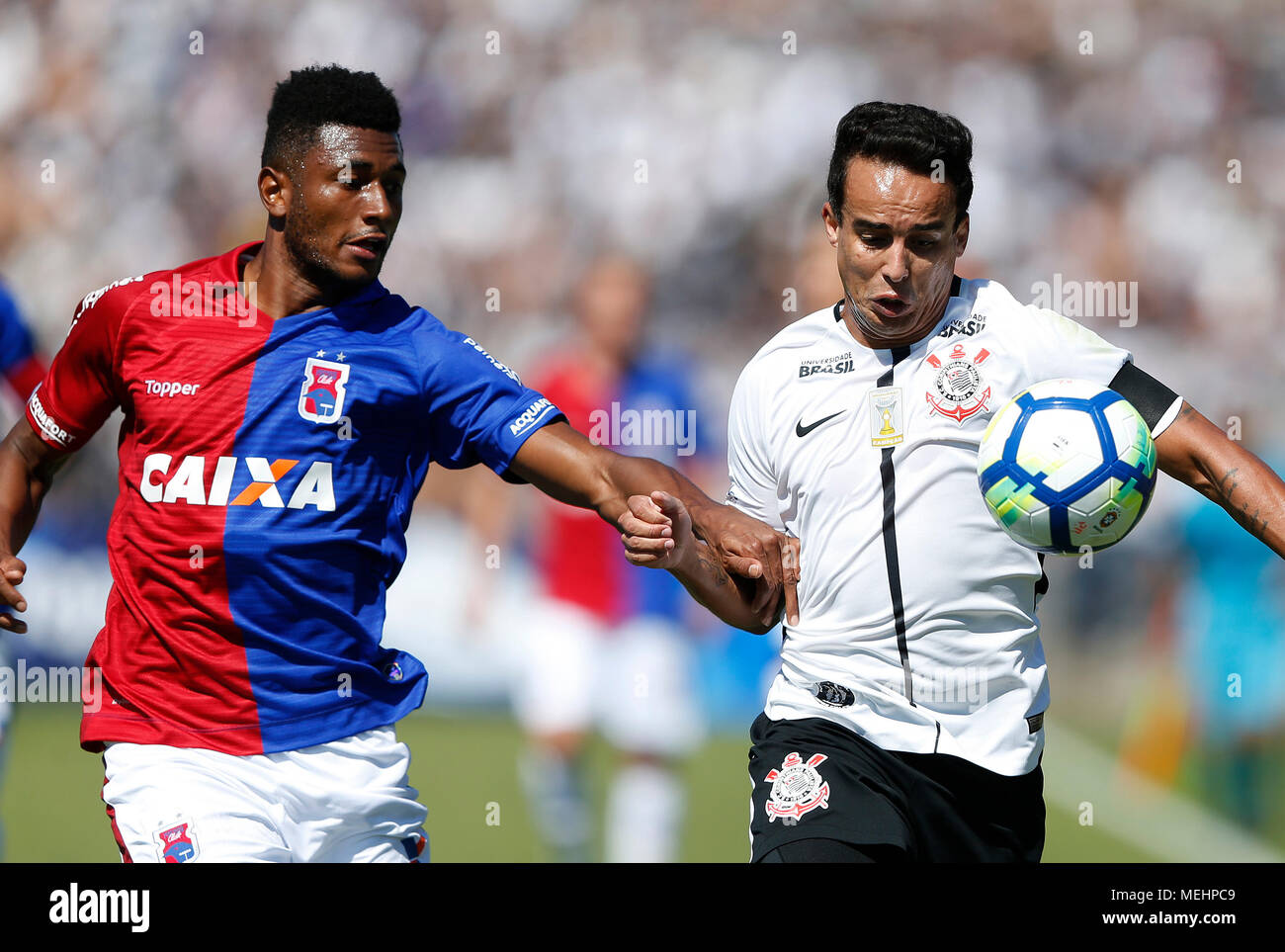 Curitiba, Brazil. 22nd Apr, 2018. Corinthians' on fighfights with ...
