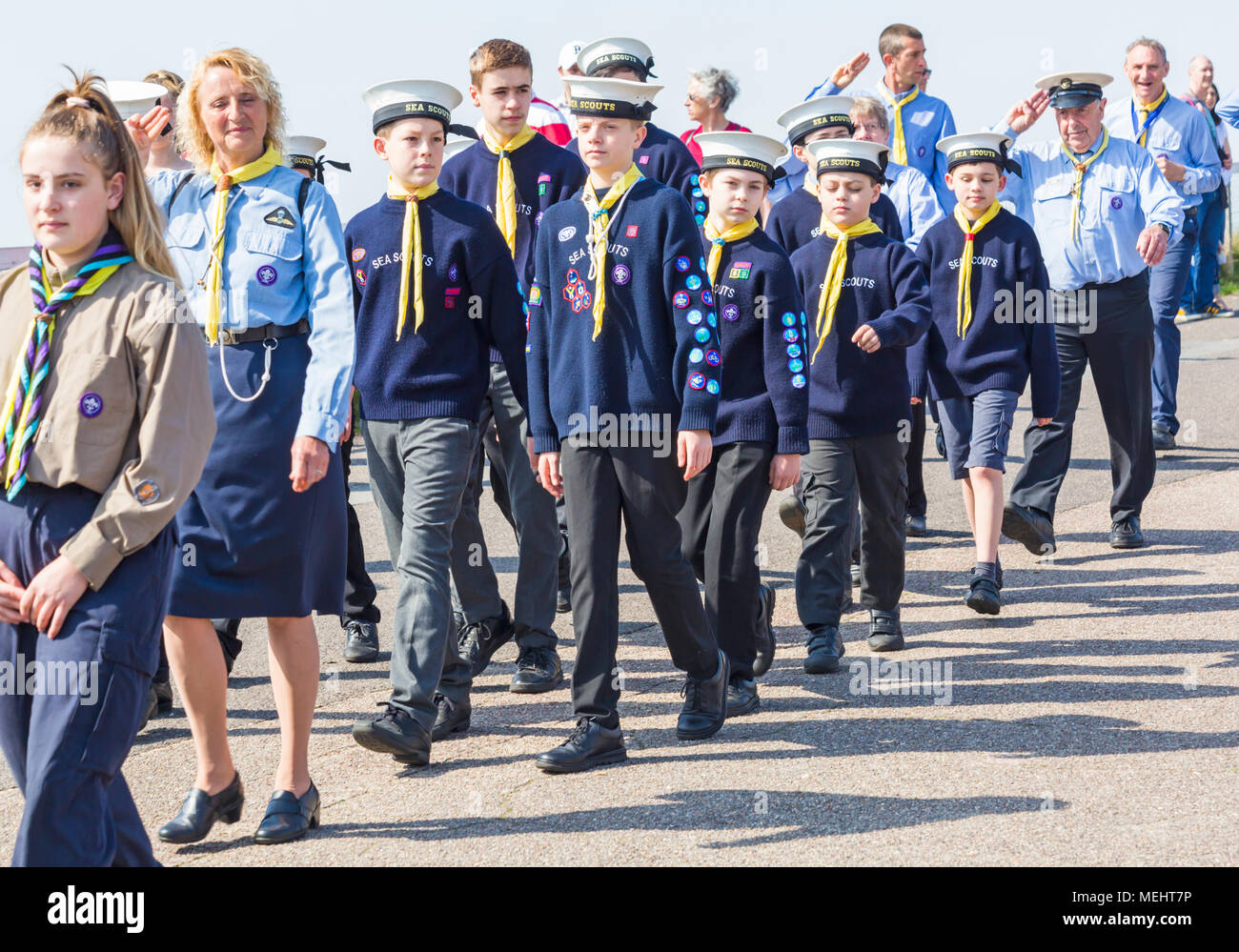 Bournemouth, Dorset, UK 22nd April 2018. Warm sunny weather as hundreds ...