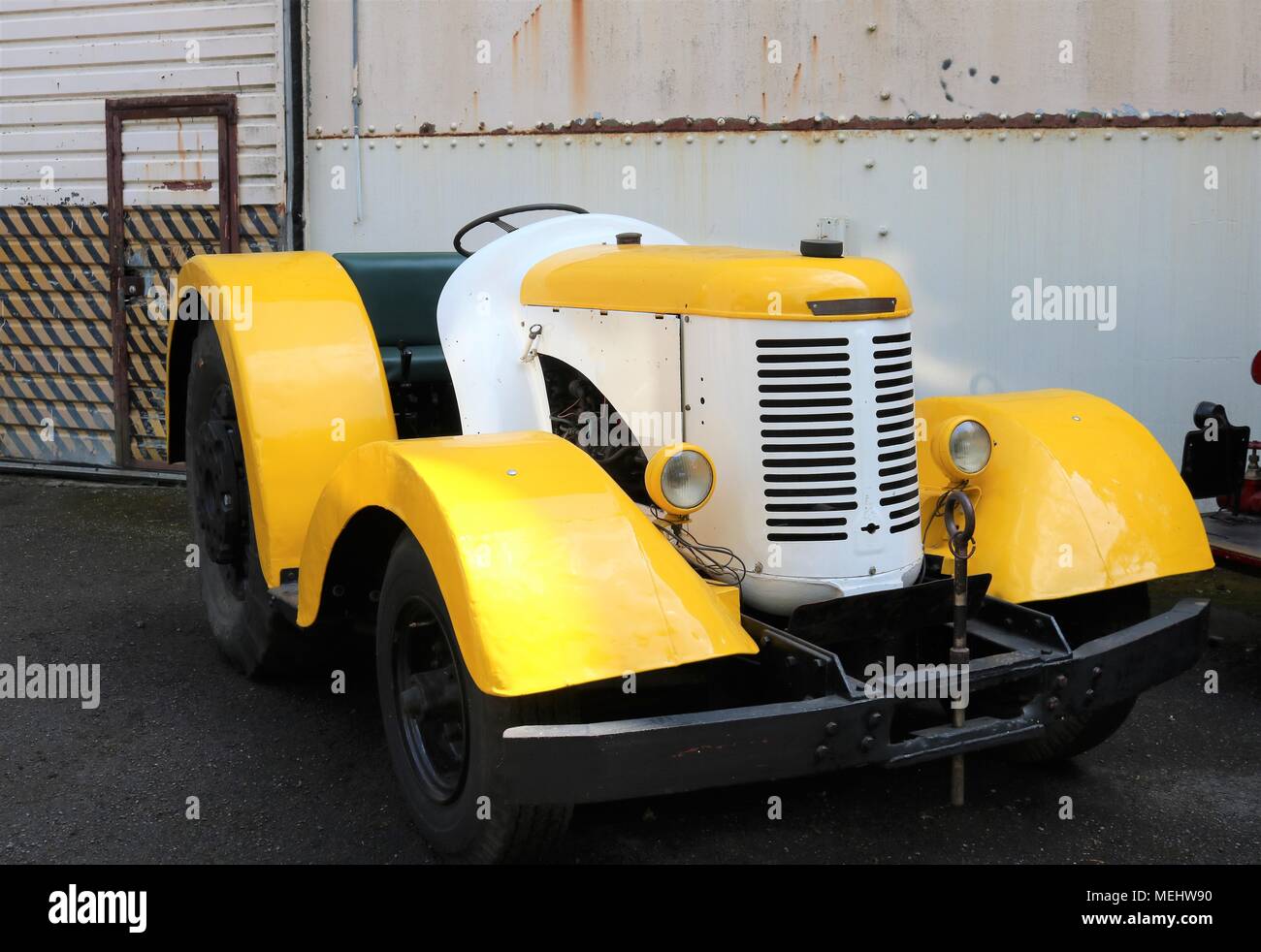 Raf vintage tractor hi-res stock photography and images - Alamy