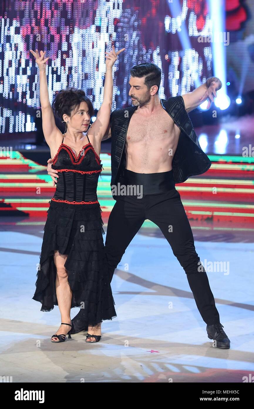 Roma : Ballando con le Stelle . Settima puntata . Nella foto : Natalie ...