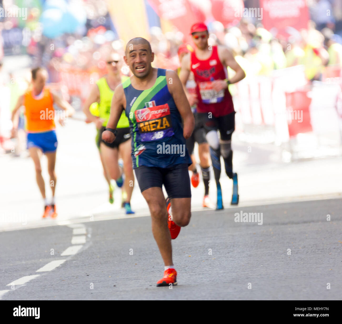 London marathon record heat hi-res stock photography and images - Alamy