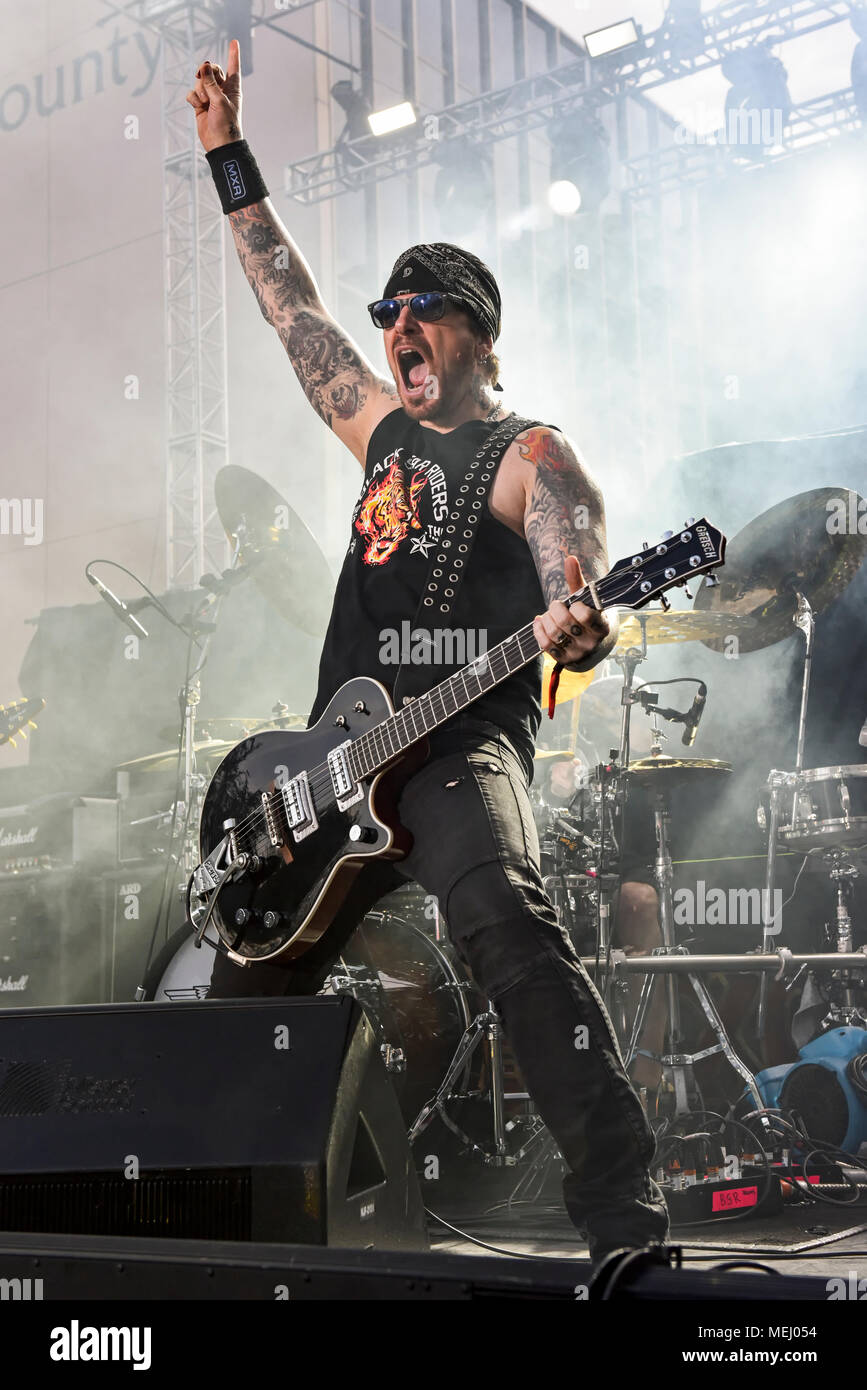 Black star riders band hi-res stock photography and images - Alamy