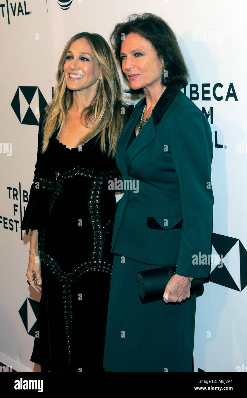 NEW YORK, NY - APRIL 19: Actors Sarah Jessica Parker and Jacqueline ...