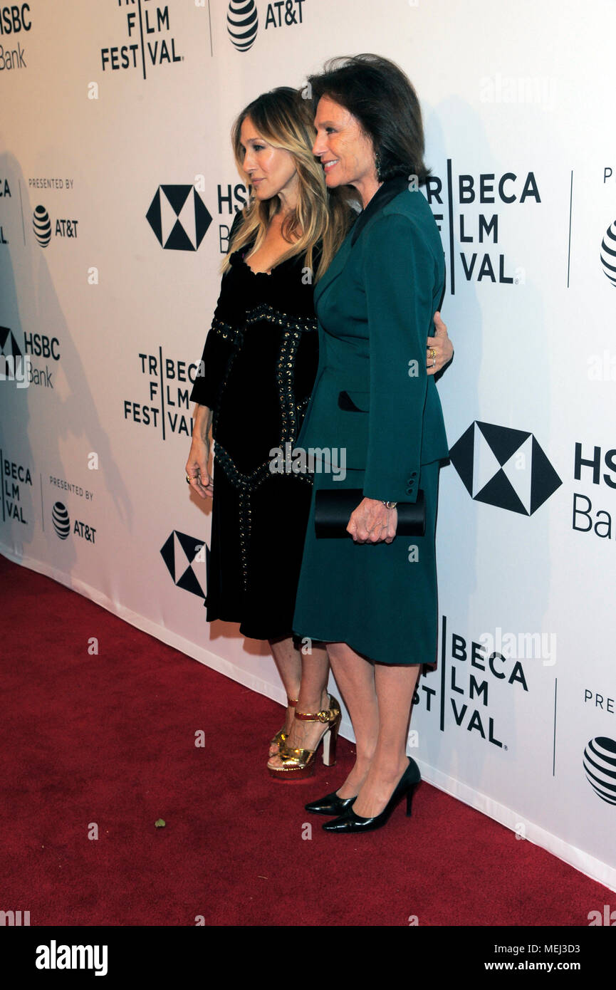 NEW YORK, NY - APRIL 19: Actors Sarah Jessica Parker and Jacqueline ...