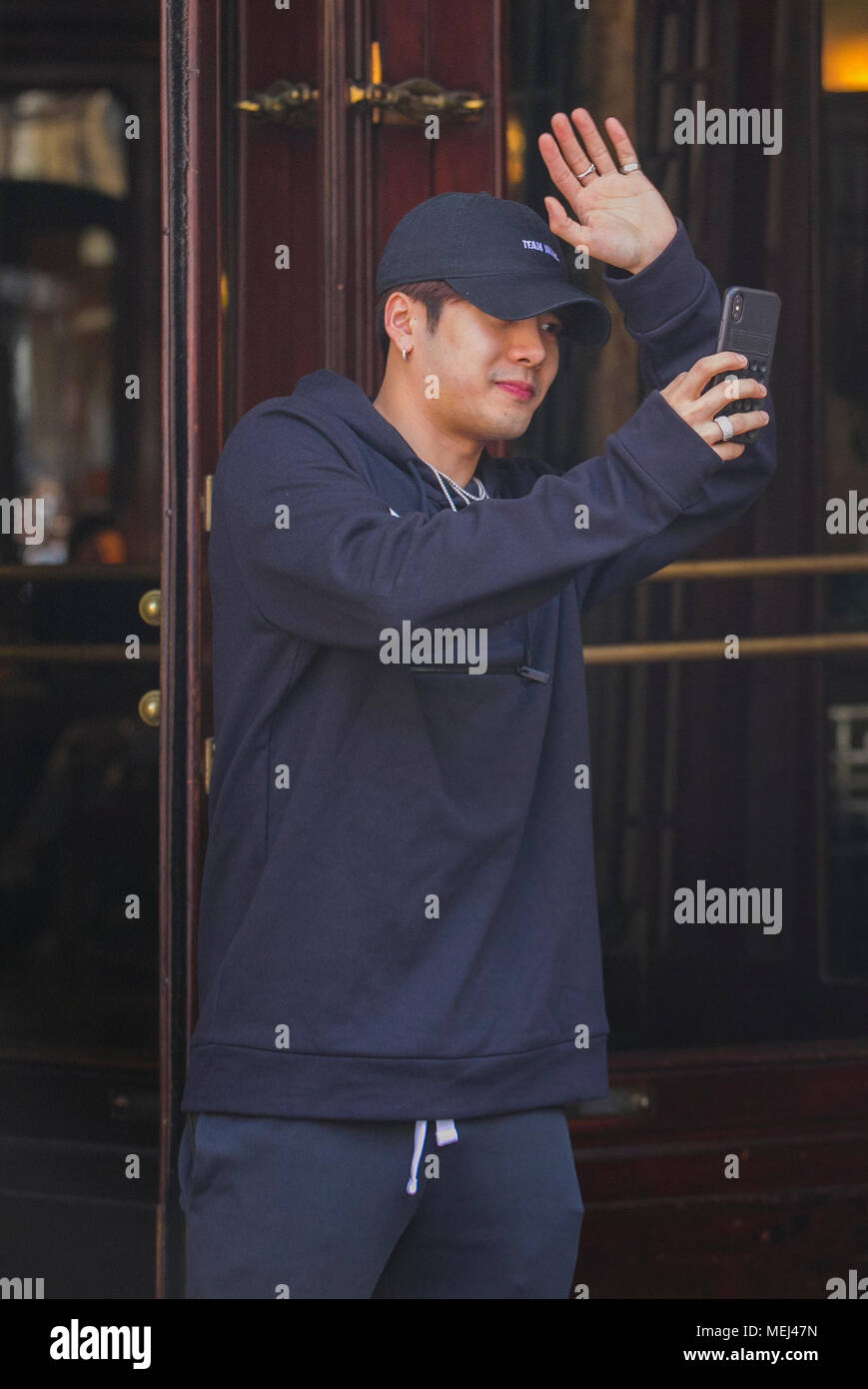 Concorrenza, Roma, il rapper Coreano Jackson Wang fotografato mentre ...