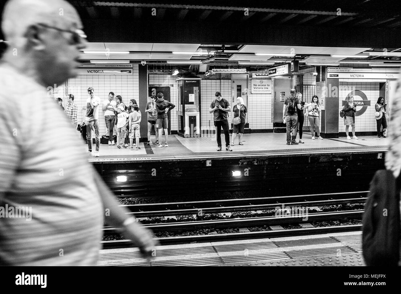 Circle underground line Black and White Stock Photos & Images - Alamy