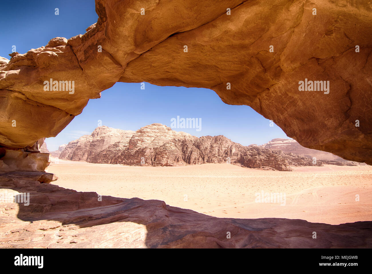 Rock bridge in Wadi Rum (Jordan Stock Photo - Alamy