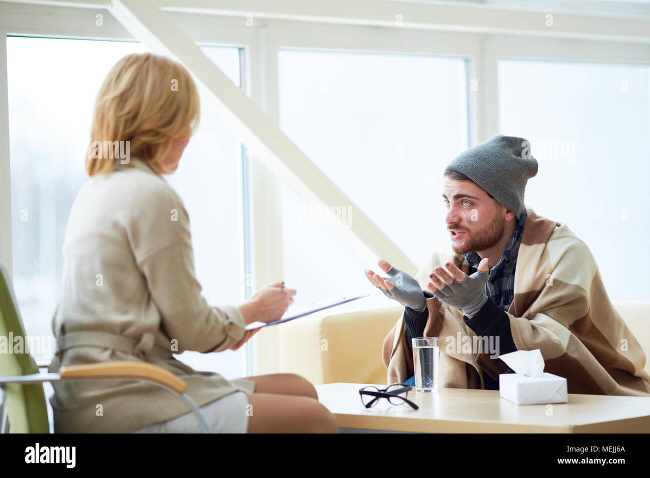 Talking to homeless man hi-res stock photography and images - Alamy