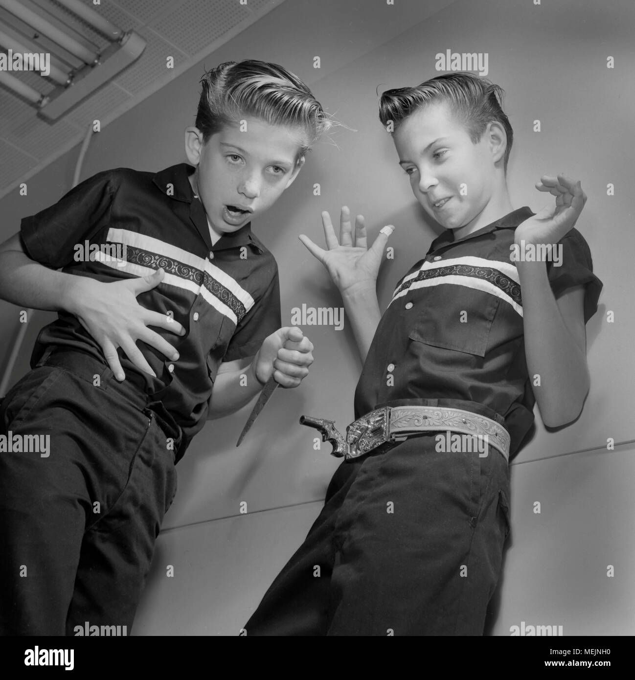 Boys play fight hi-res stock photography and images - Alamy