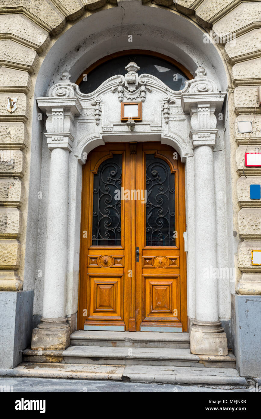 Old paneled antique wall hi-res stock photography and images - Alamy