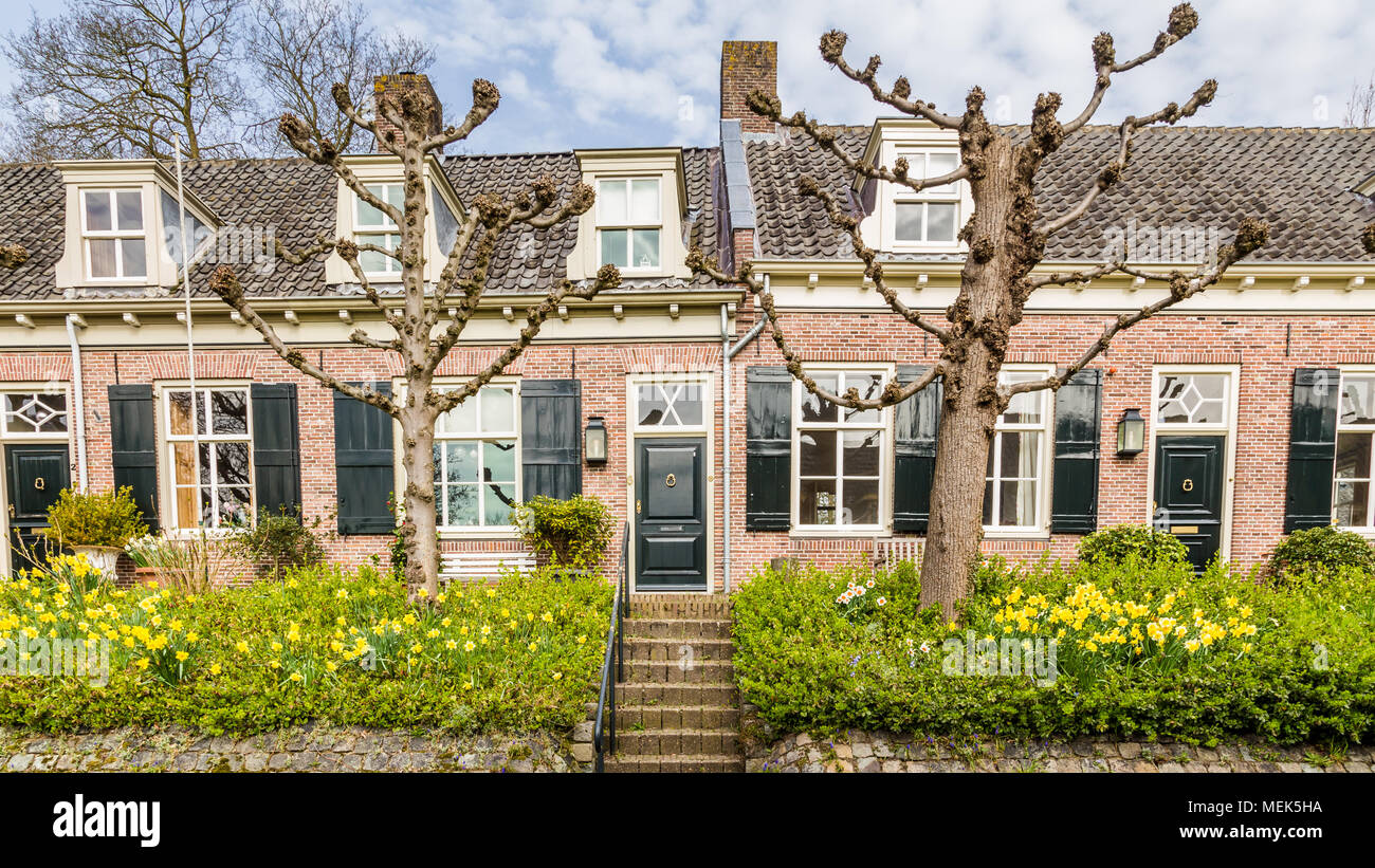 Traditional dutch houses hi-res stock photography and images - Alamy