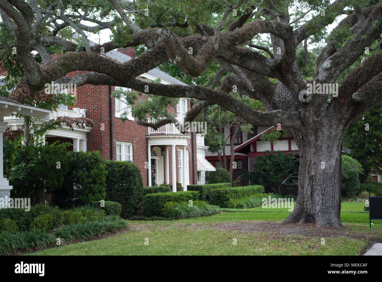 American suburban villa hi-res stock photography and images - Alamy