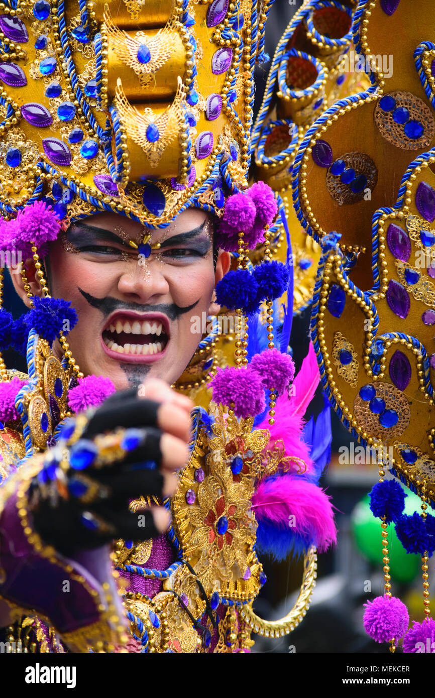 yearly event costumes celebration of The Festival Bahari Kepri 2017 ...