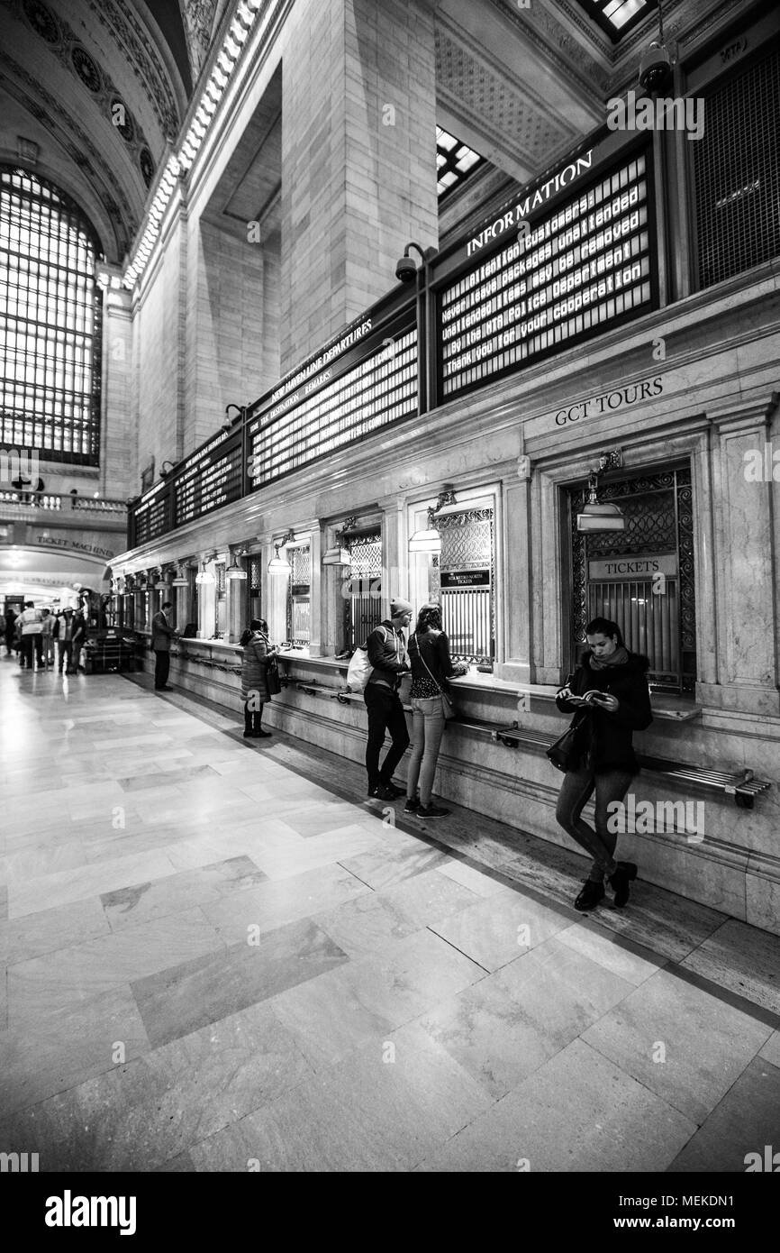 Wall st in new york Black and White Stock Photos & Images - Alamy