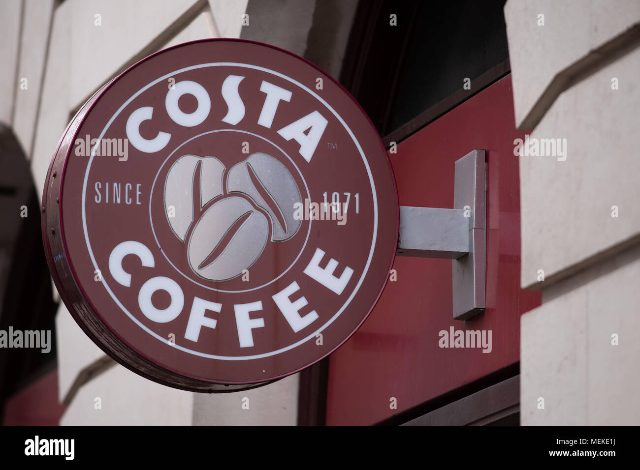 High street coffee shop hi-res stock photography and images - Alamy