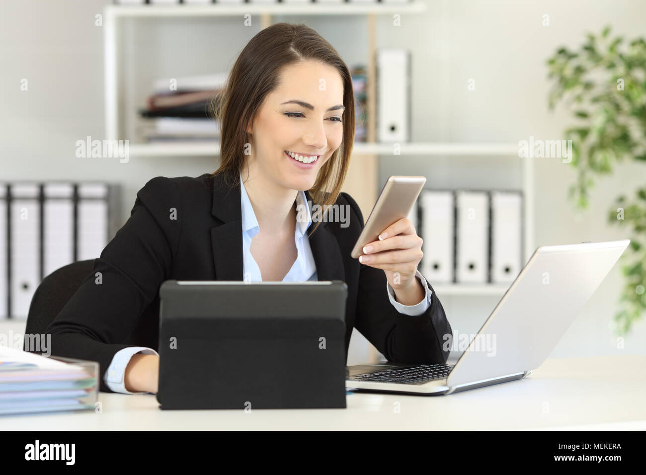Multiple devices watching hi-res stock photography and images - Alamy