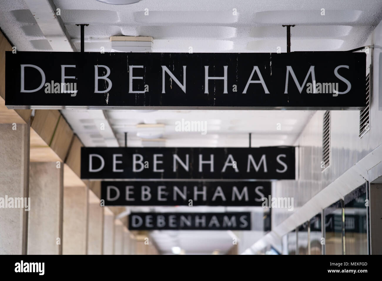 Debenhams hi-res stock photography and images - Alamy