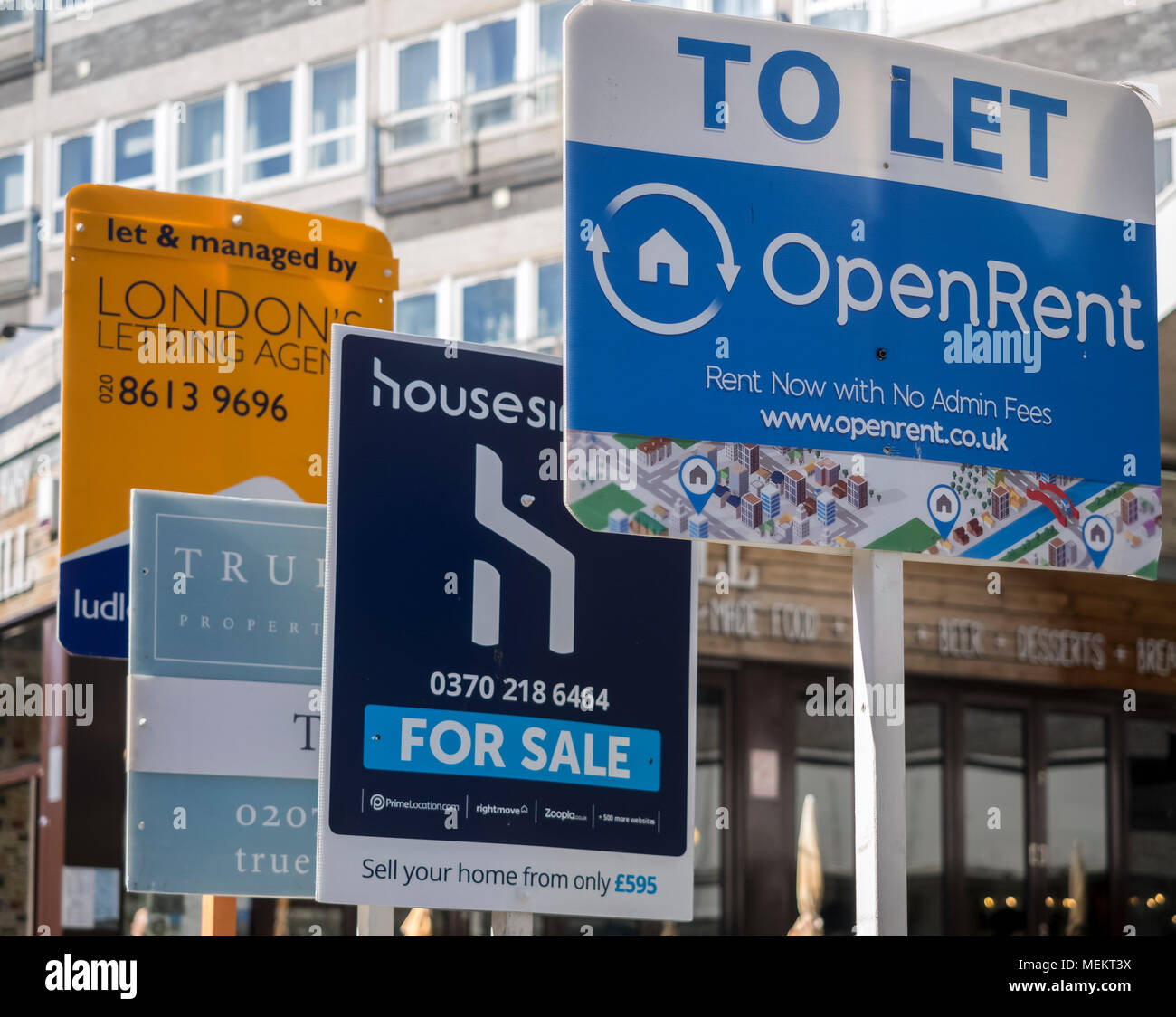 To let signs london hi-res stock photography and images - Alamy