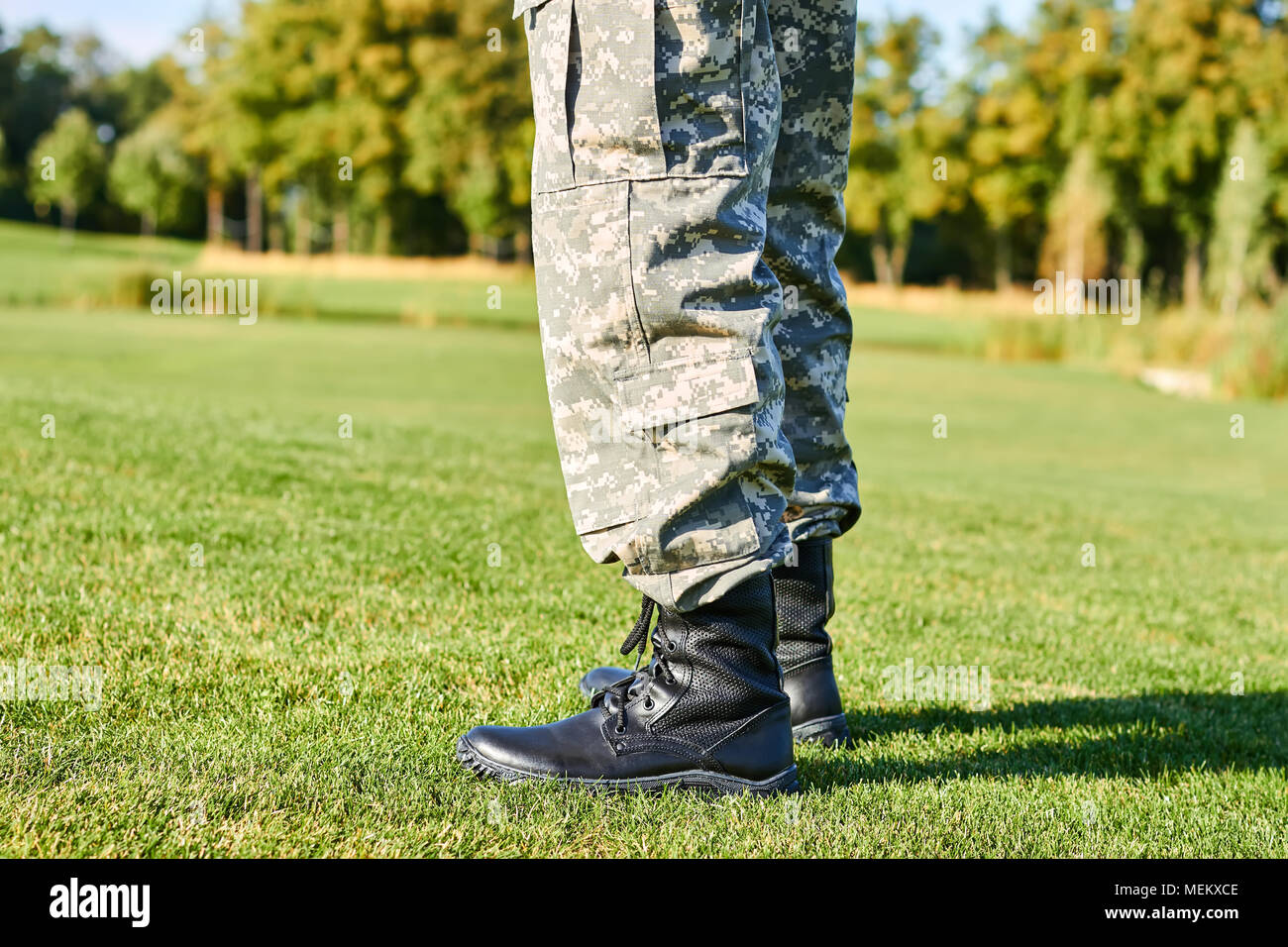 Back side soldier in military hi-res stock photography and images - Alamy