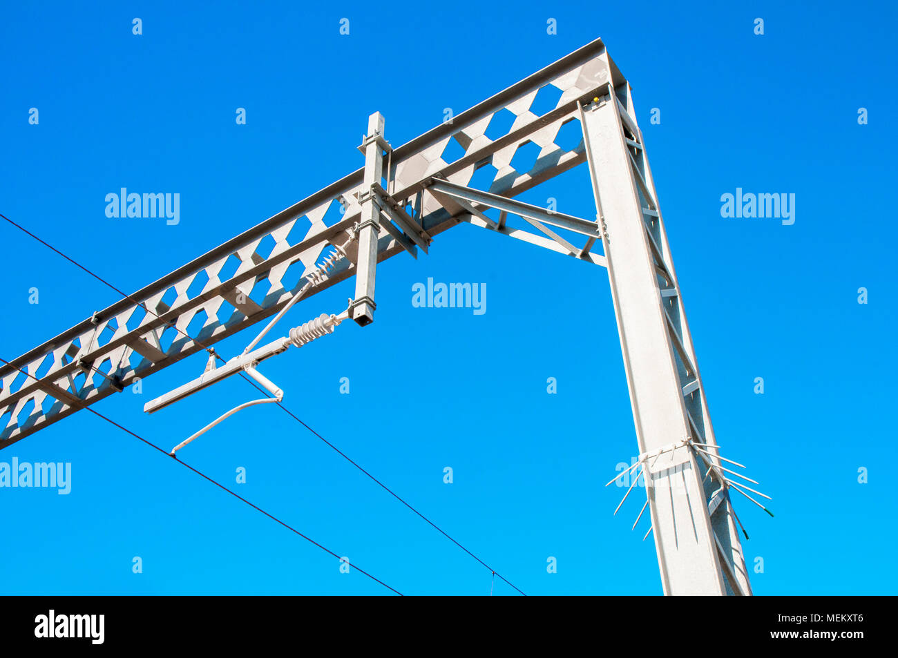 Overhead wires hi-res stock photography and images - Alamy