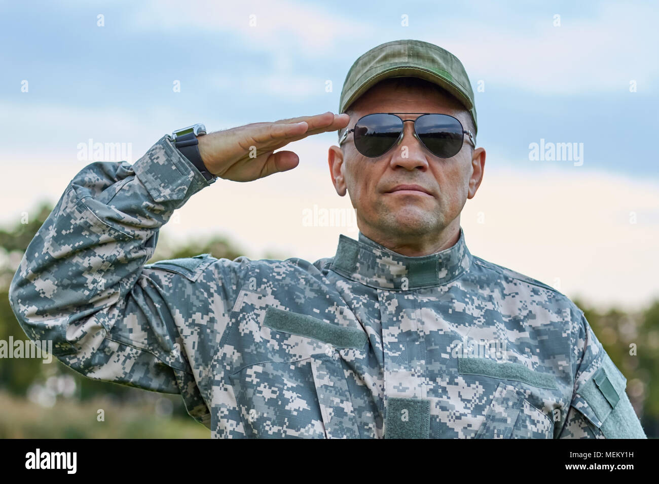 Sergeant in sunglasses saluting portrait Stock Photo - Alamy