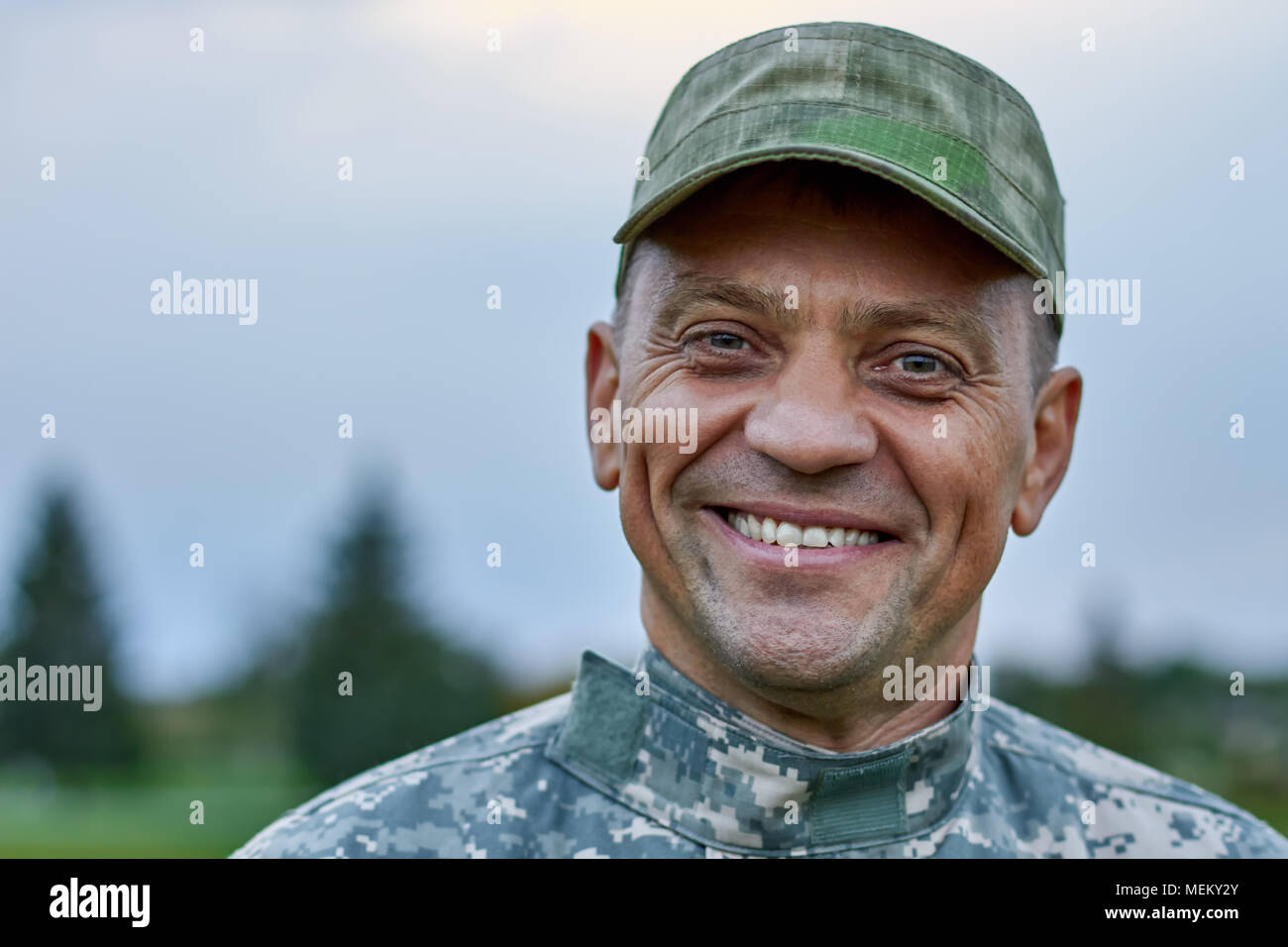 Camouflage soldier face hi-res stock photography and images - Alamy