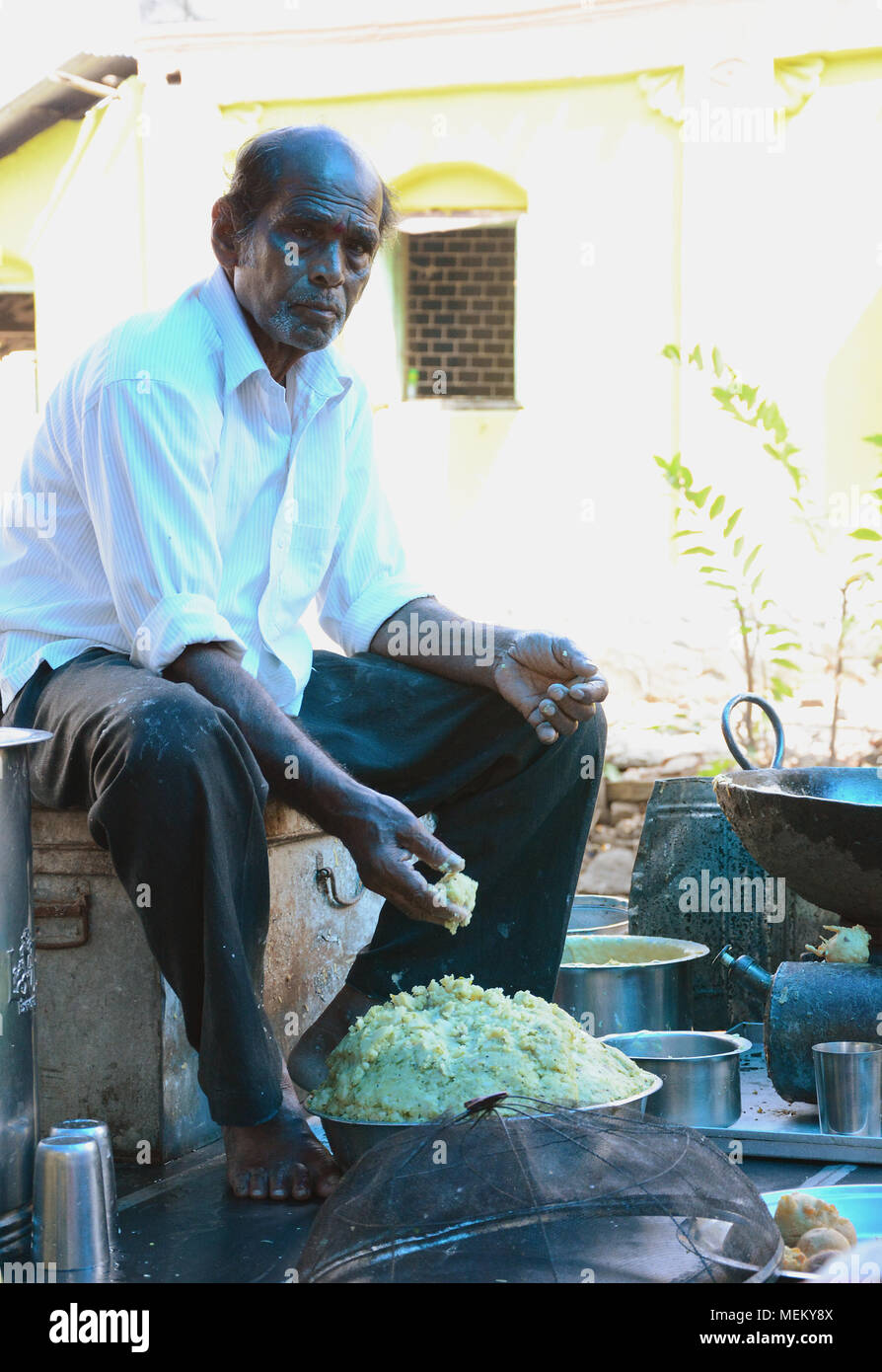 Street food trader, Mumbai, India Stock Photo - Alamy