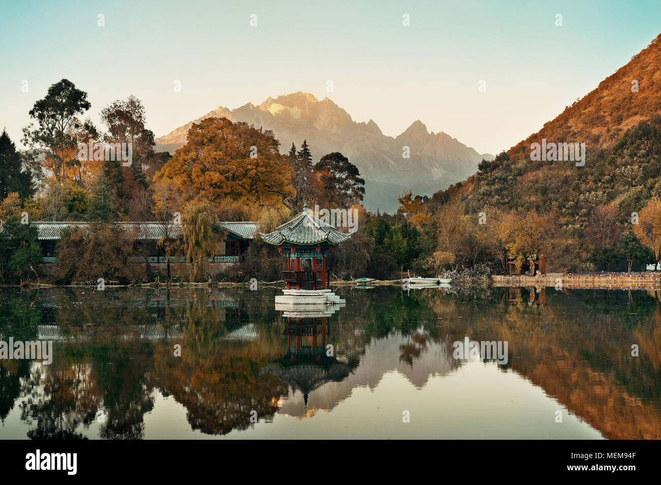 Black Dragon pool in Lijiang, Yunnan, China Stock Photo - Alamy