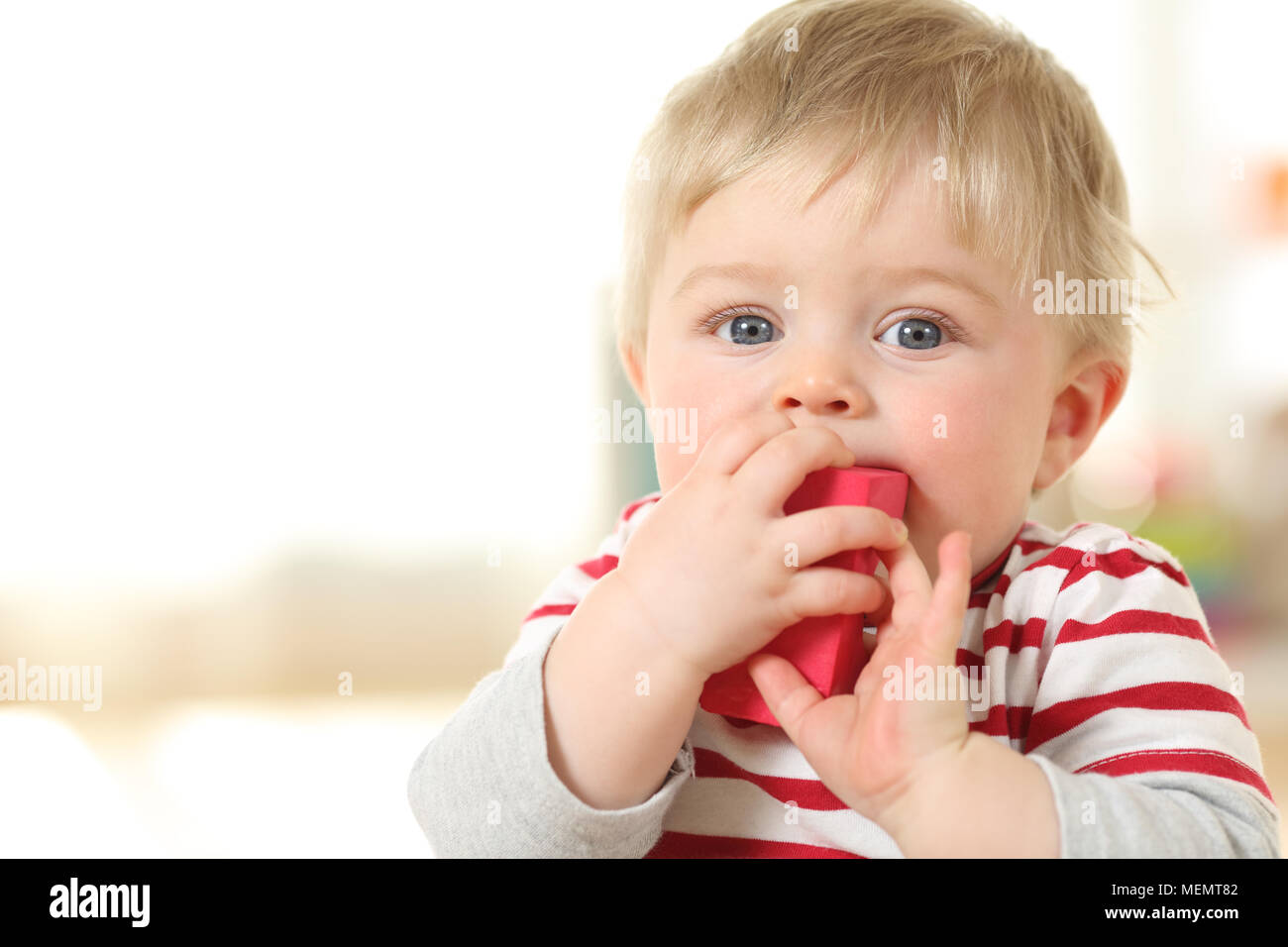 Tooth biting hi-res stock photography and images - Alamy