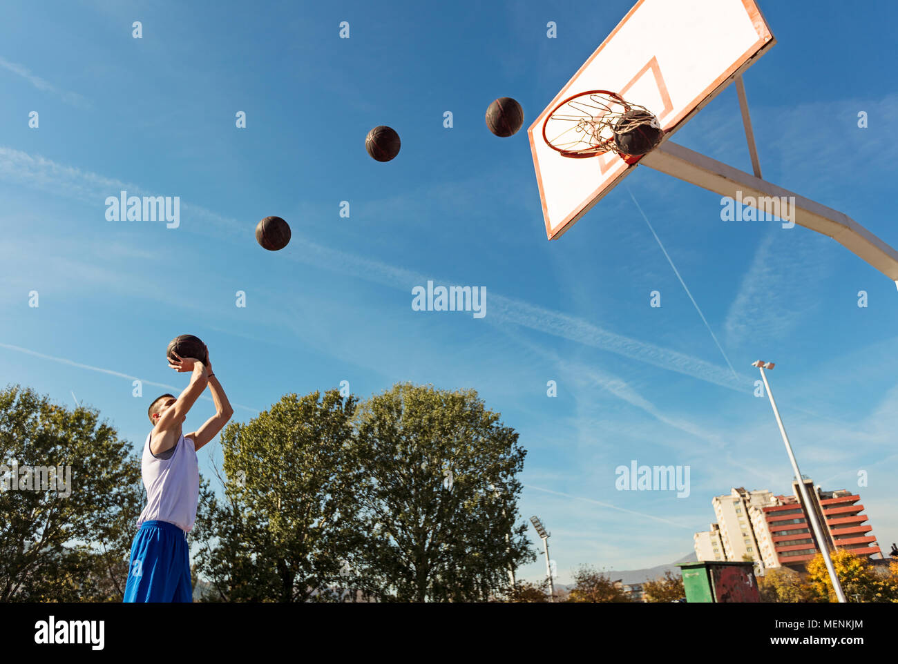Young man shooting free throws from the foul line Stock Photo - Alamy