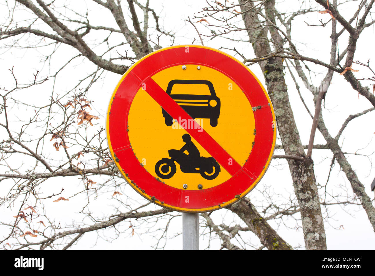 European round traffic sign, the passage of vehicles and motorcycles ...