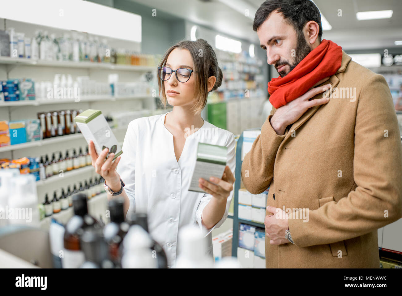 Pharmacist drugstore hi-res stock photography and images - Alamy