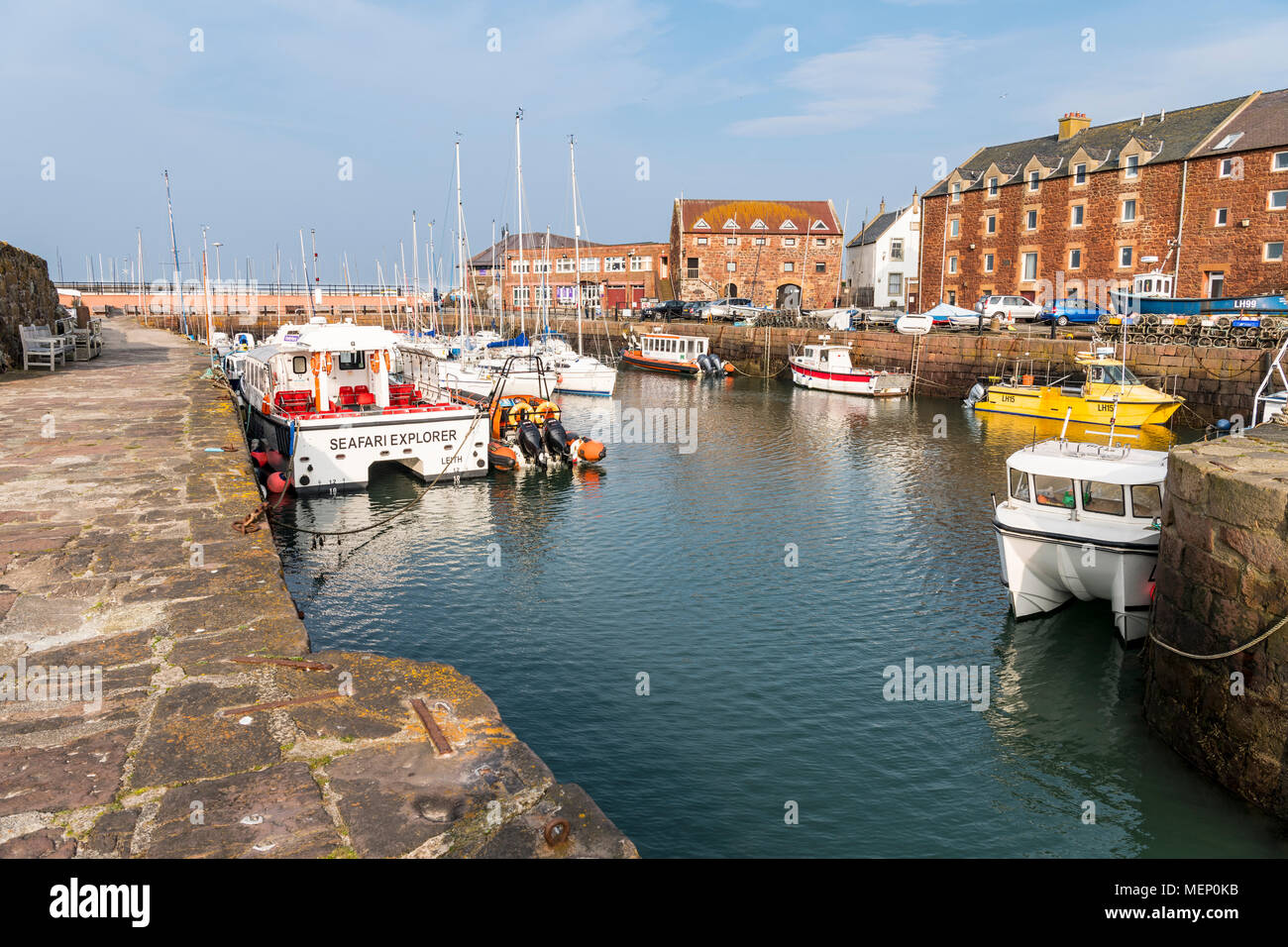 Berwick harbour entrance hi-res stock photography and images - Alamy