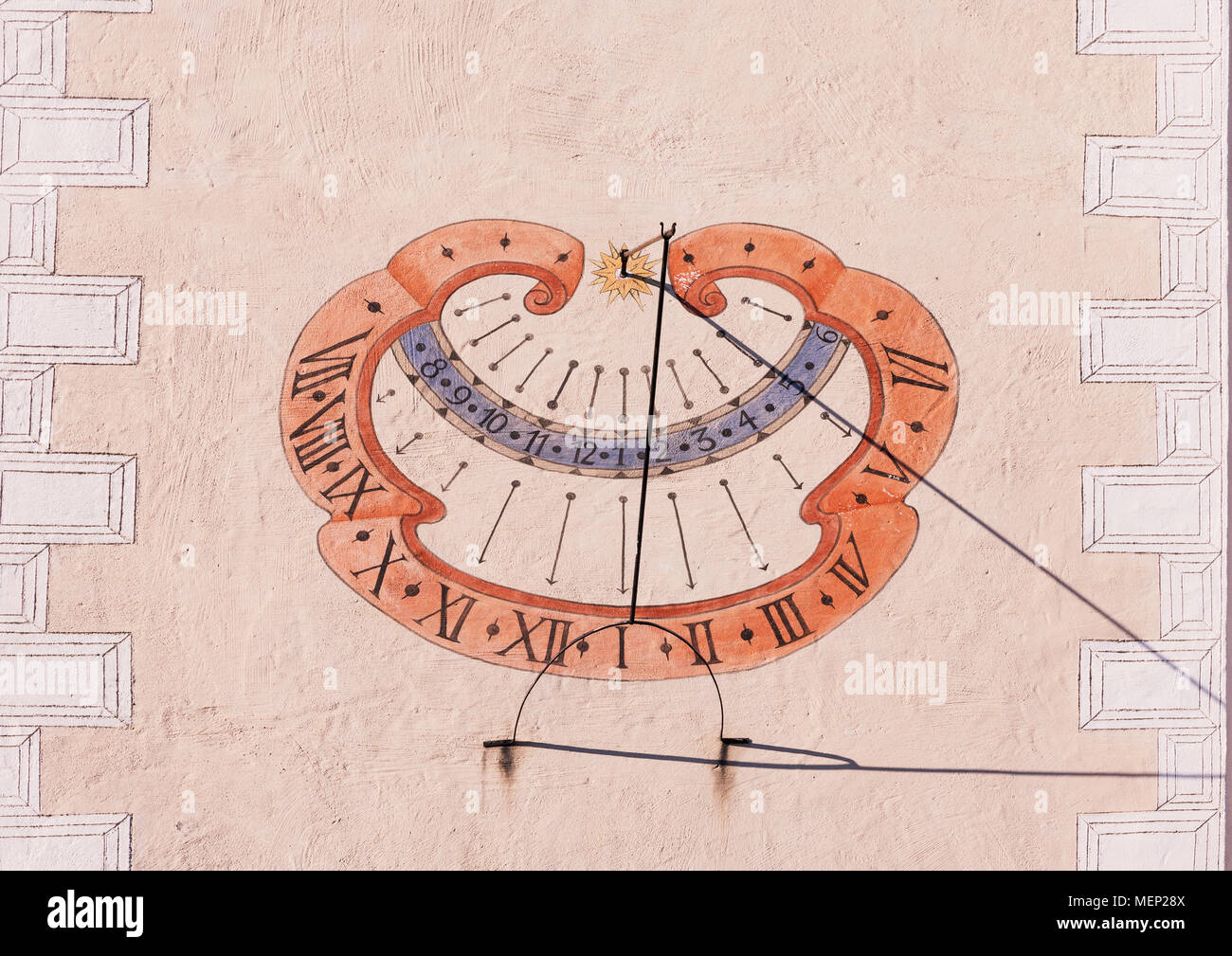 Large sundial hi-res stock photography and images - Alamy