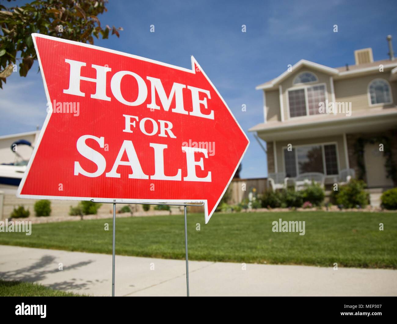 Mobile and portable rental signs hi-res stock photography and images ...