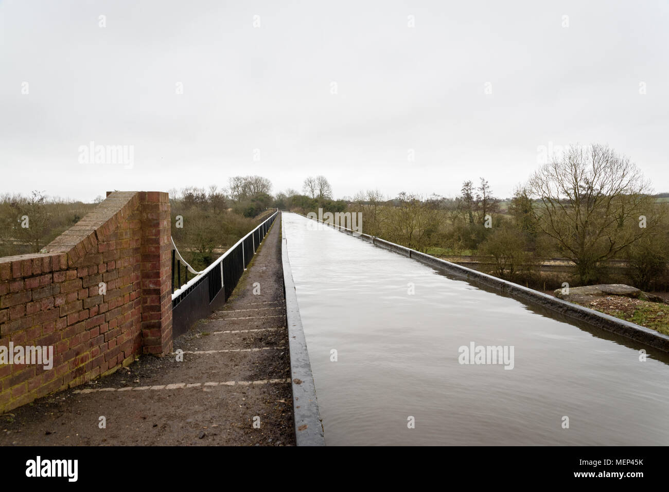 The canal next to the Edstone Aqueduct Stock Photo - Alamy