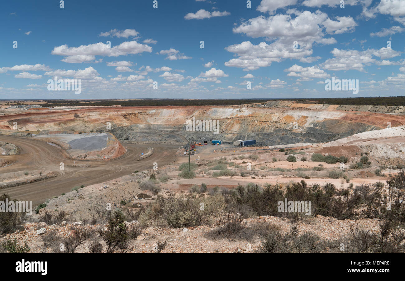 Outback australia overcast sky hi-res stock photography and images - Alamy