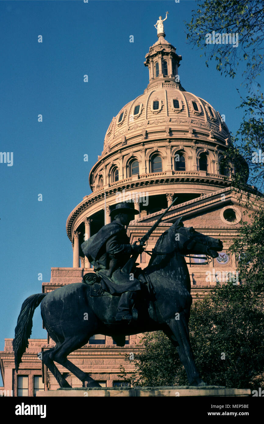 Capitol Building Texas Statue High Resolution Stock Photography and ...