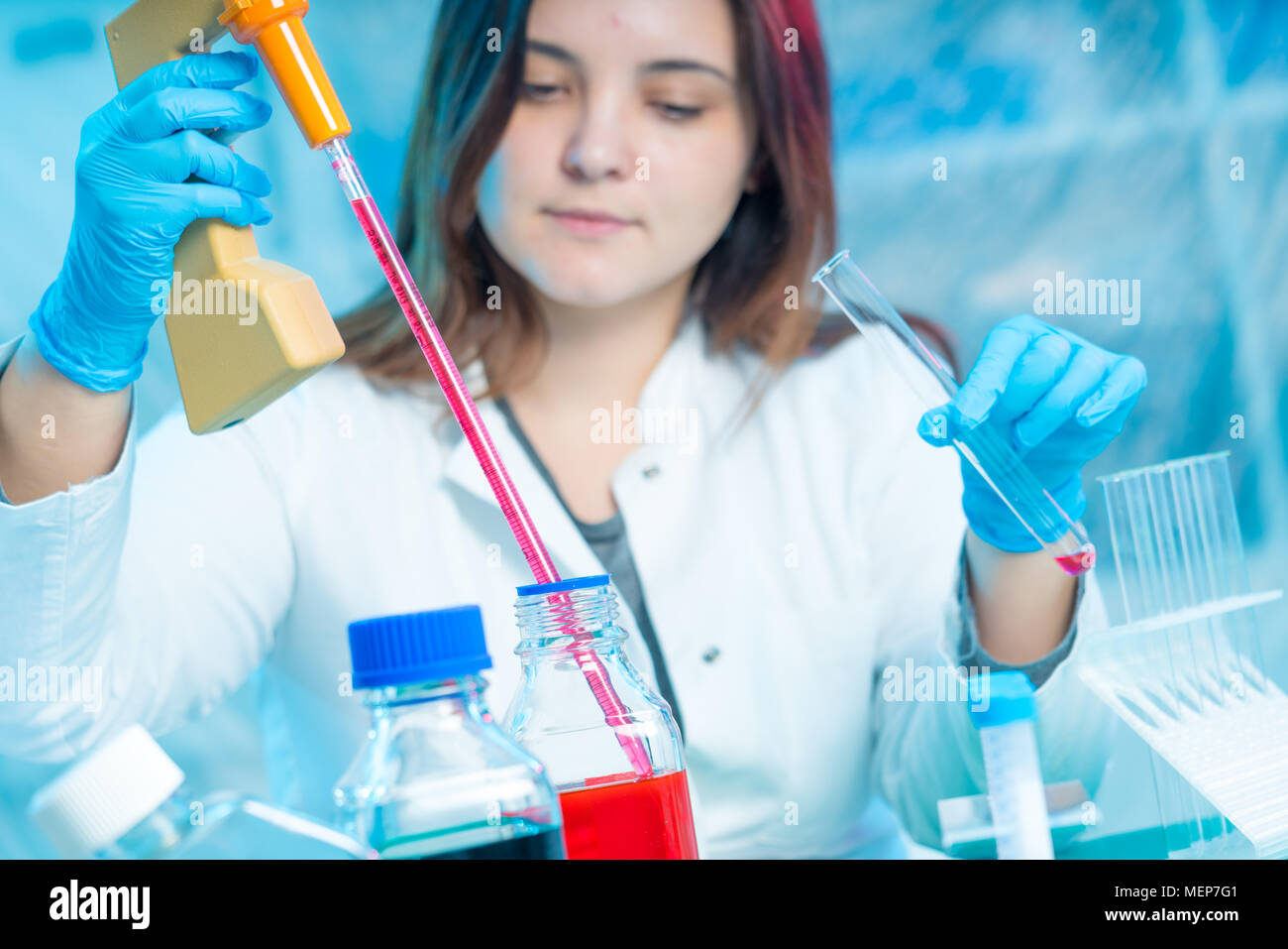 Lab worker with a pipette hi-res stock photography and images - Alamy